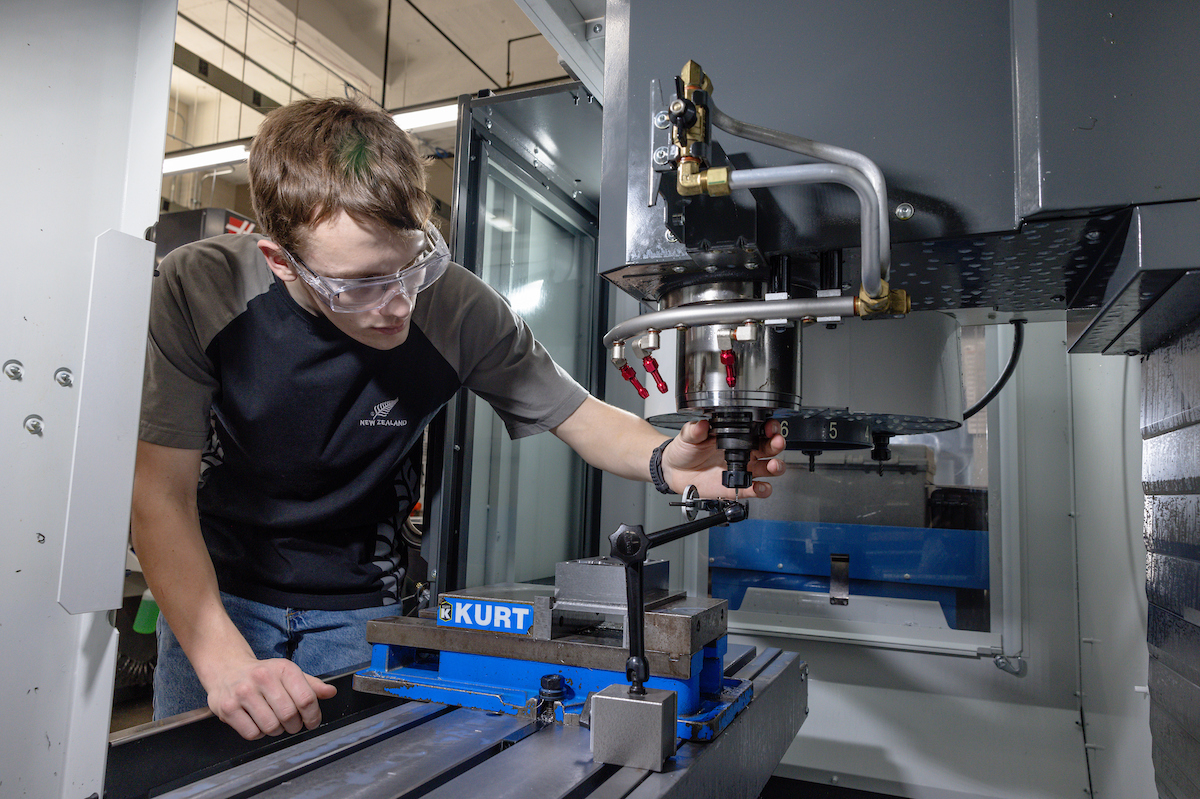 Nathan Rekstad receives Academic Excellence Award - Dunwoody College News